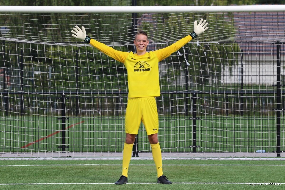 Jur Schipper van R.K.V.V. DEM naar AZ - Beverwijkerdagblad.nl